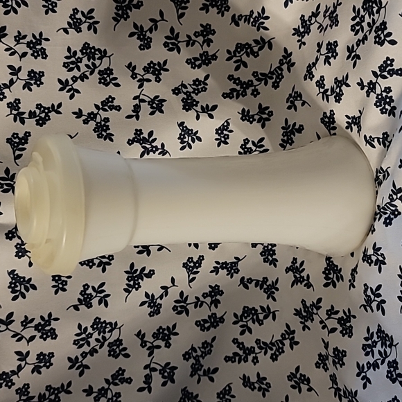 Tupperware | Kitchen | Vintage Tupperware Pepper Shaker | Poshmark